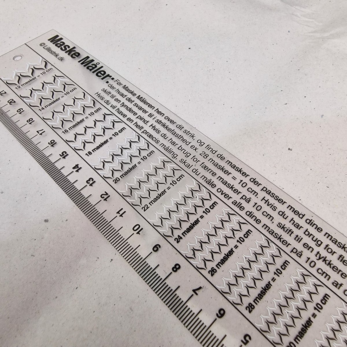 Maskemåler til strik fra Lille Strik - Målebånd, maskemålere, pindemålere, maskewire - Garn og Craft